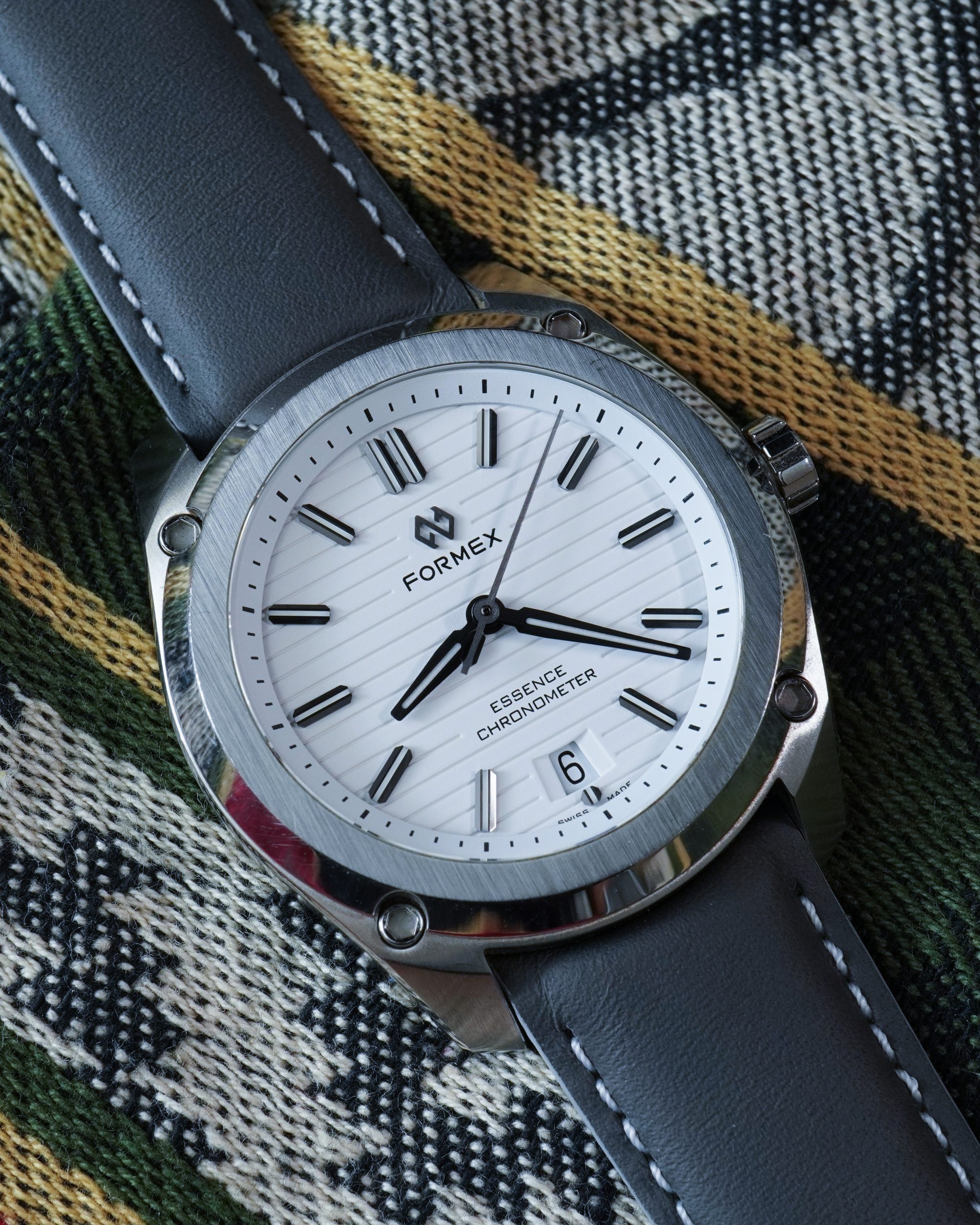 Formex Essence 39 & Formex Field Titanium – Beans & Bezels