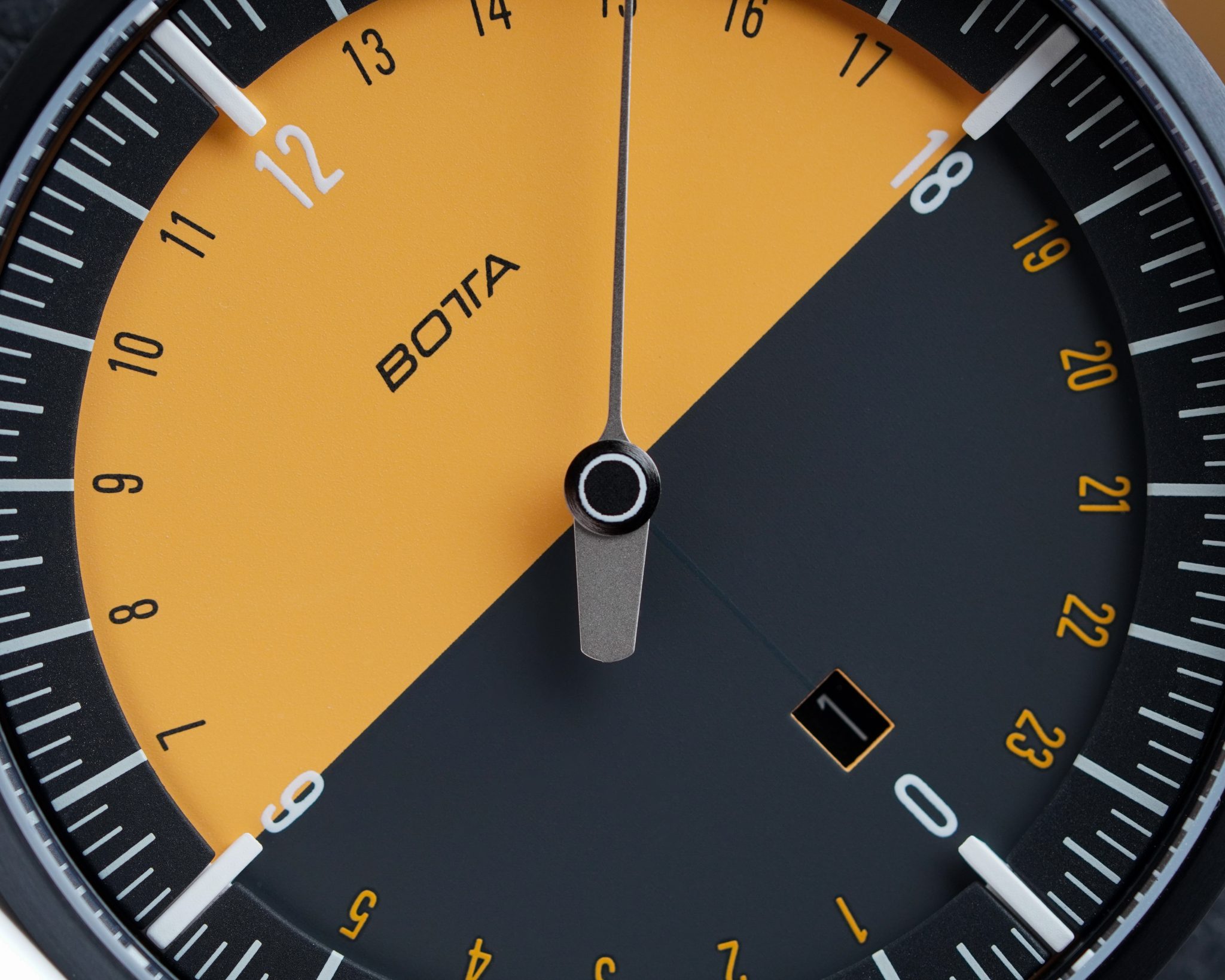 BOTTA Uno 24 Edition 15 – Beans & Bezels