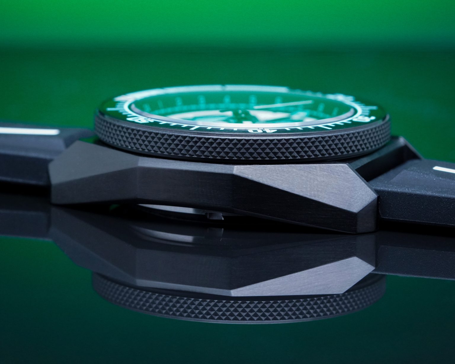 Revelot R10 Admiral GMT ‘Glacier DLC’ – Beans & Bezels