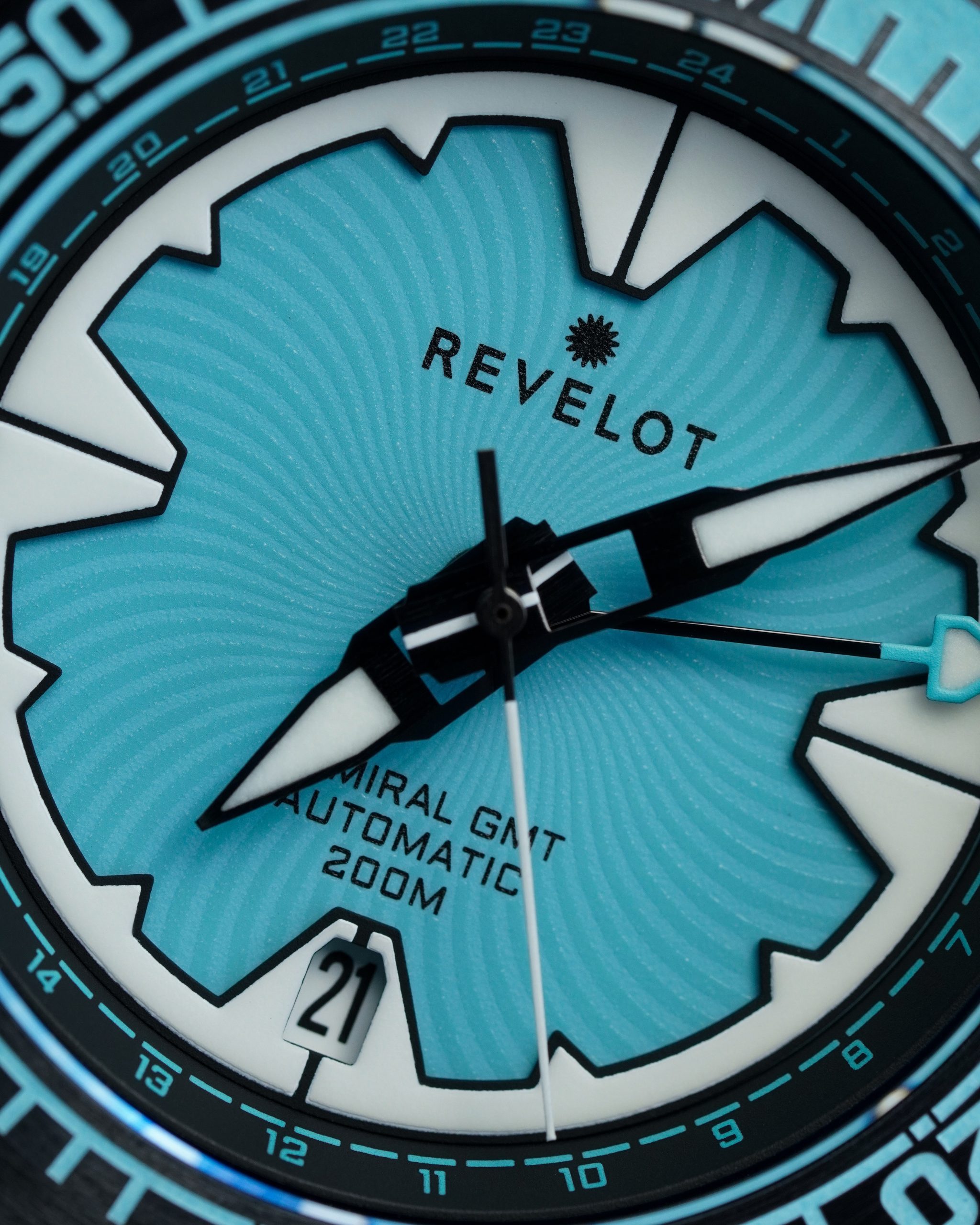 Revelot R10 Admiral GMT ‘Glacier DLC’ – Beans & Bezels