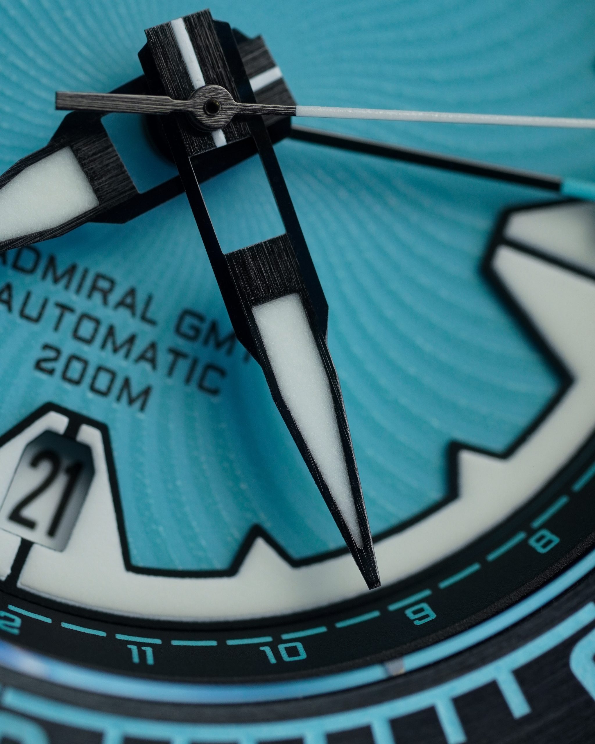 Revelot R10 Admiral GMT ‘Glacier DLC’ – Beans & Bezels