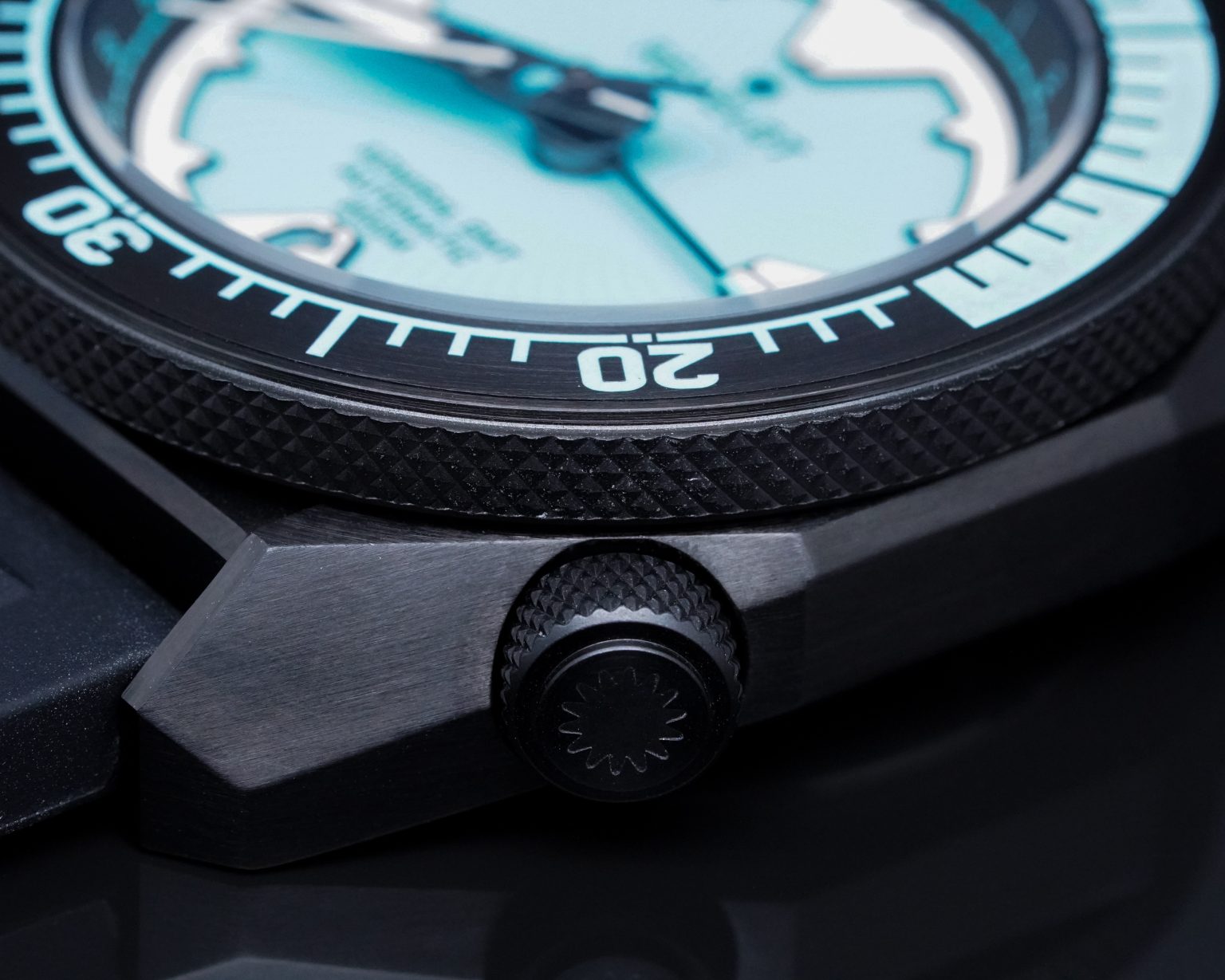 Revelot R10 Admiral GMT ‘Glacier DLC’ – Beans & Bezels