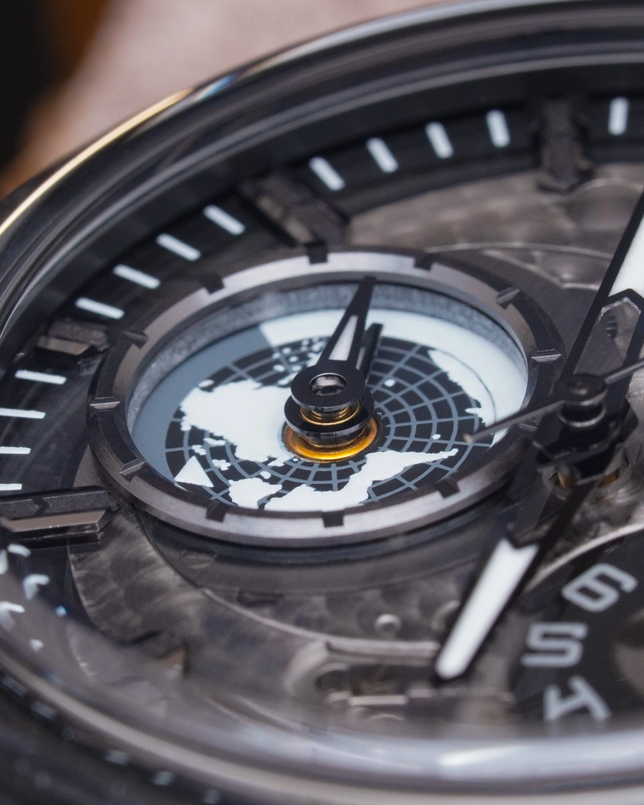 Zelos Spearfish Dualtime Carbon ‘Moonscape’ – Beans & Bezels