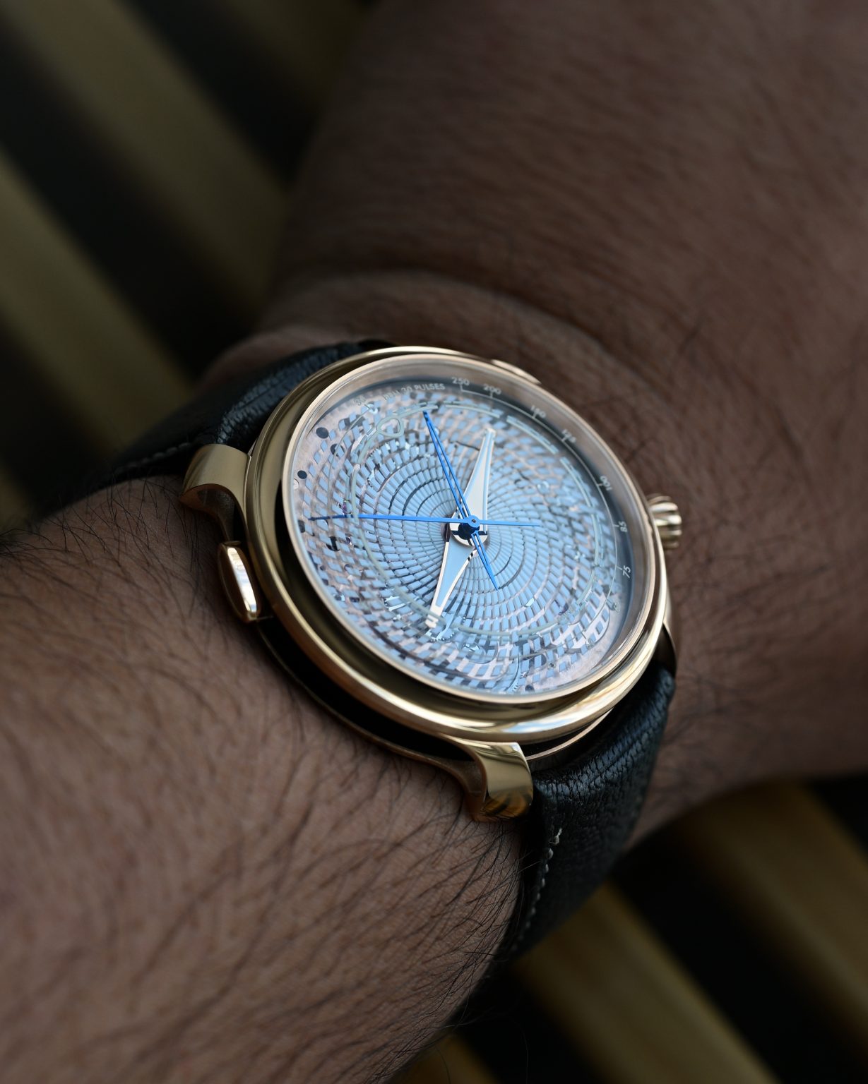 MING 20.01 S3 Agengraphe Chronograph – Beans & Bezels